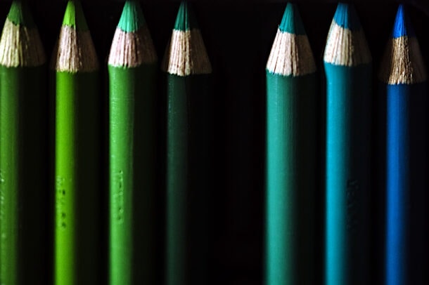 How to Make Teal - Guide to Mixing and Using Shades of Teal
